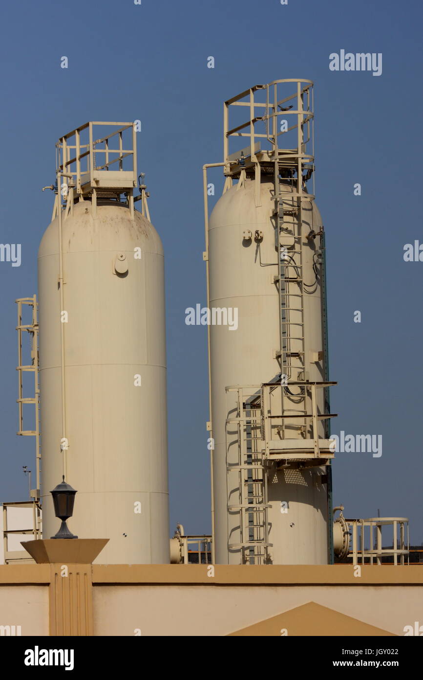 Oil storage tank, Kingdom of Bahrain Stock Photo - Alamy
