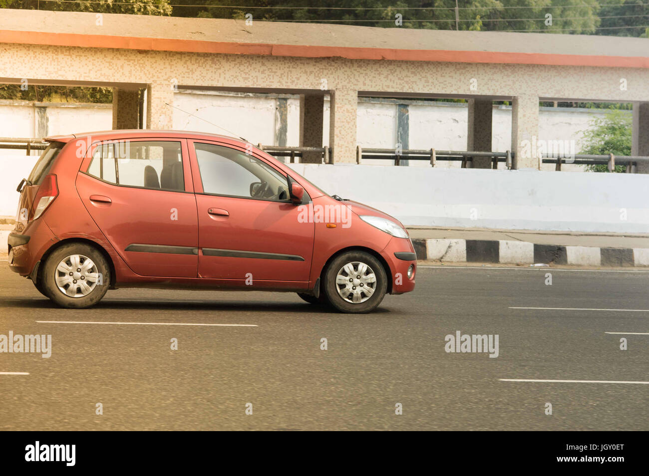 Car 4 way hi-res stock photography and images - Alamy