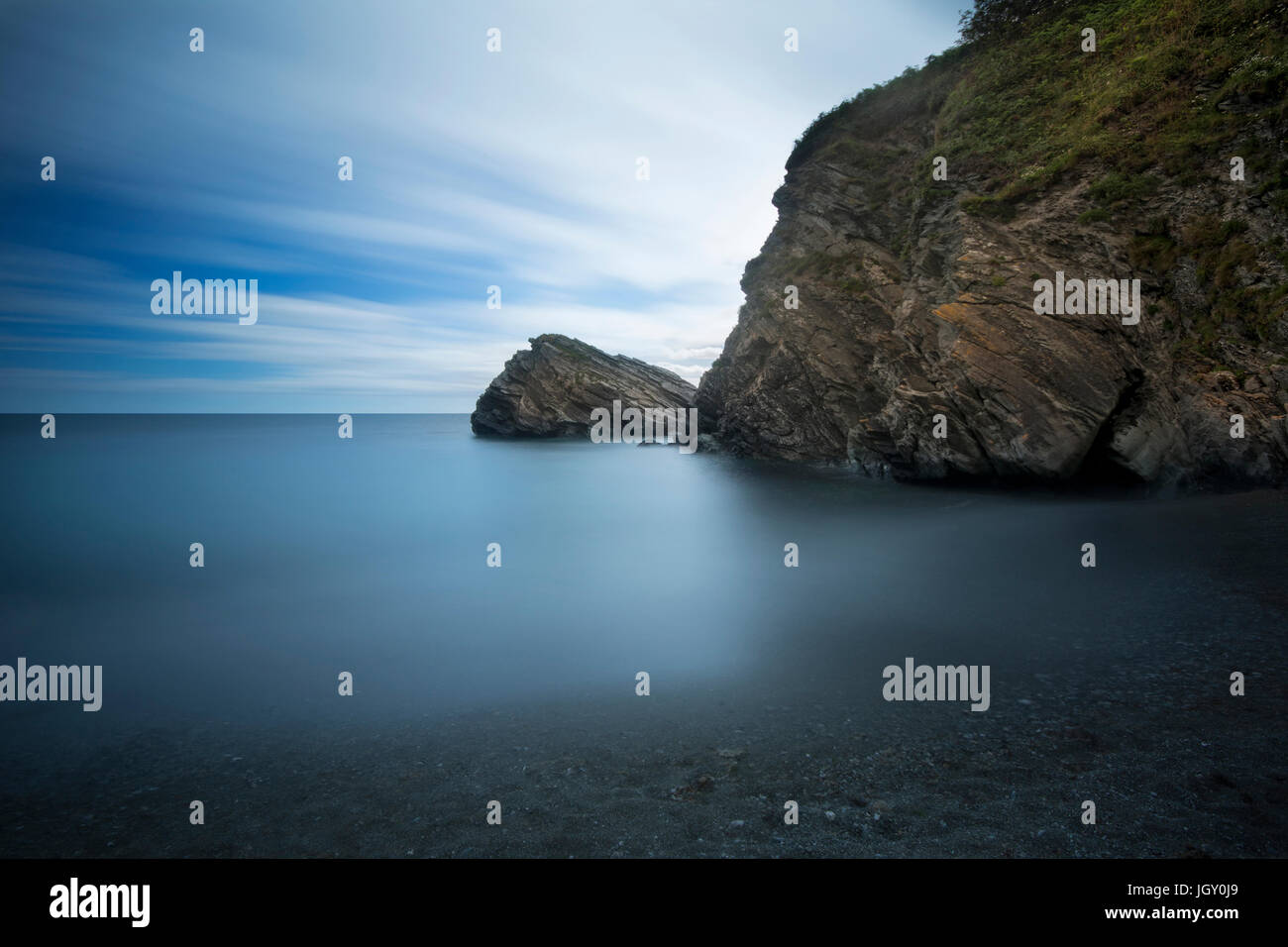 Lansallos cove south Cornwall coast Stock Photo - Alamy