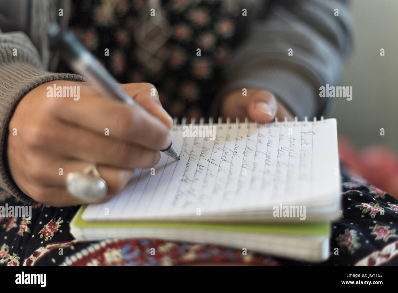 Female hands writing on diary hi-res stock photography and images - Alamy