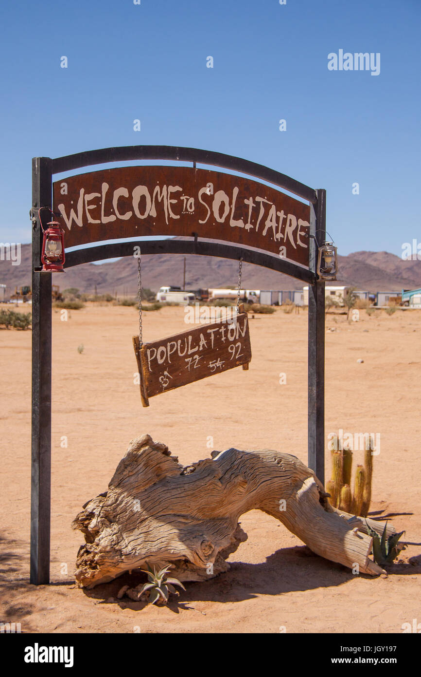 Population sign hi-res stock photography and images - Alamy