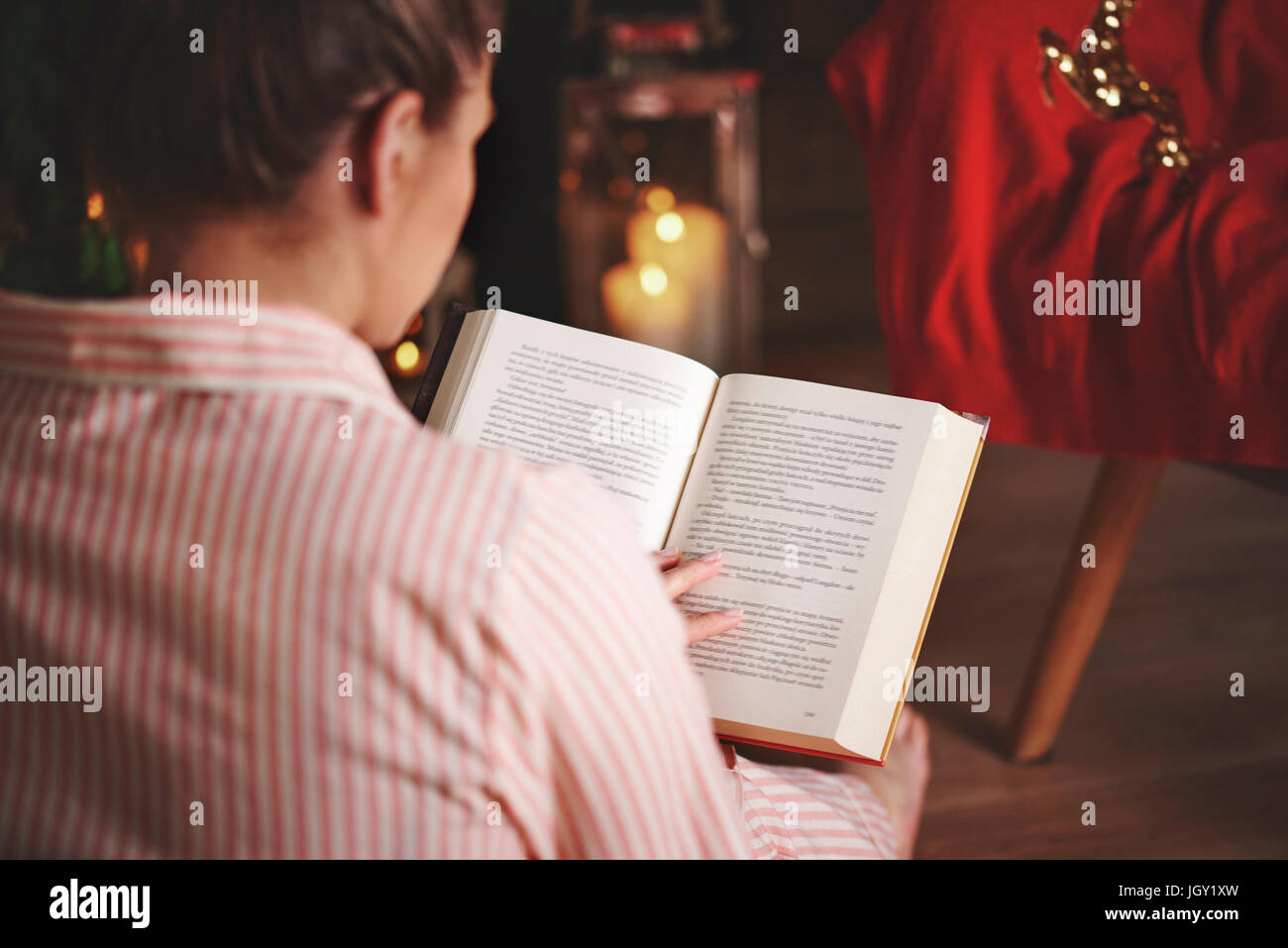 View over shoulder of woman reading book Stock Photo - Alamy