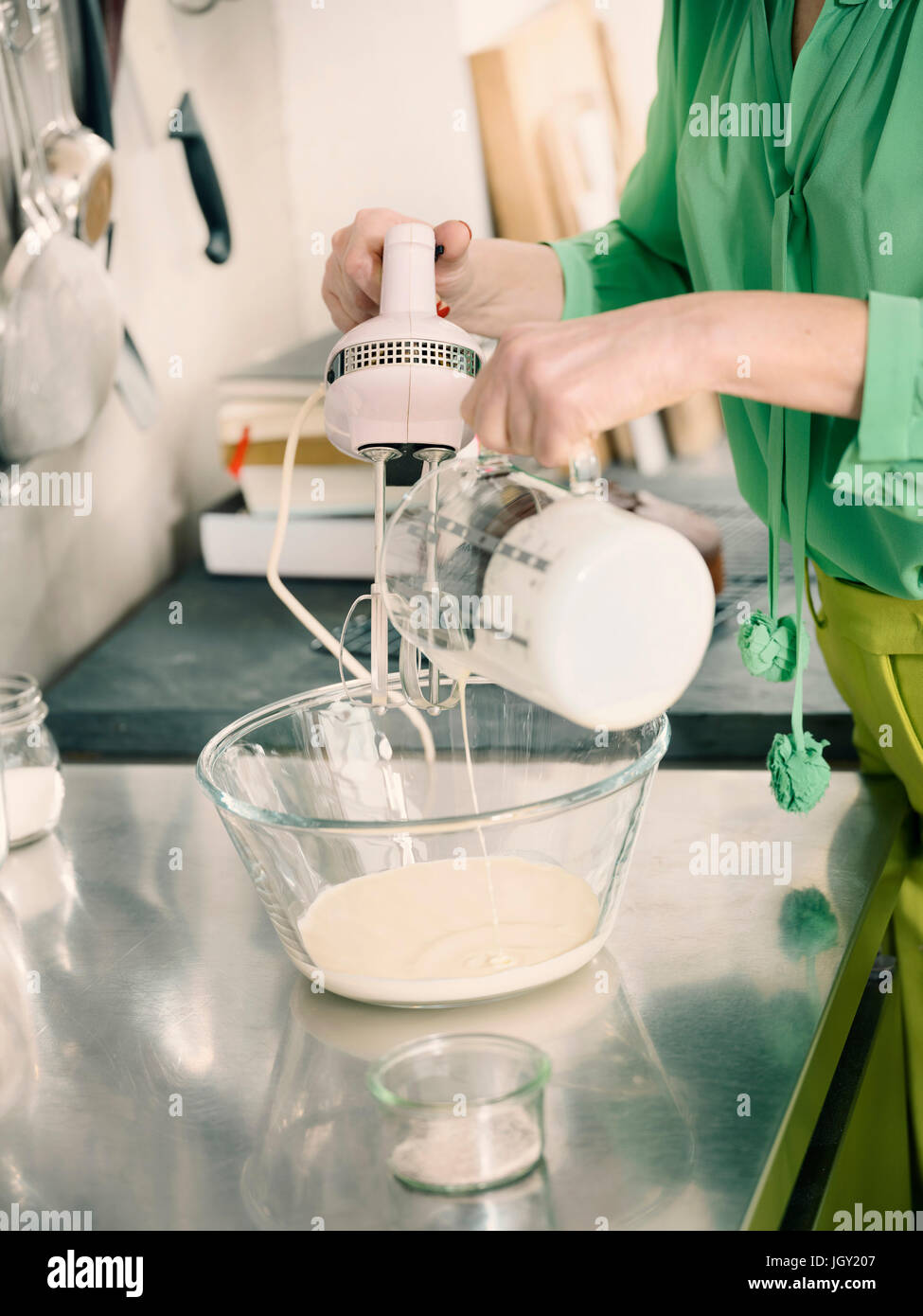 Electric mixer hi-res stock photography and images - Alamy
