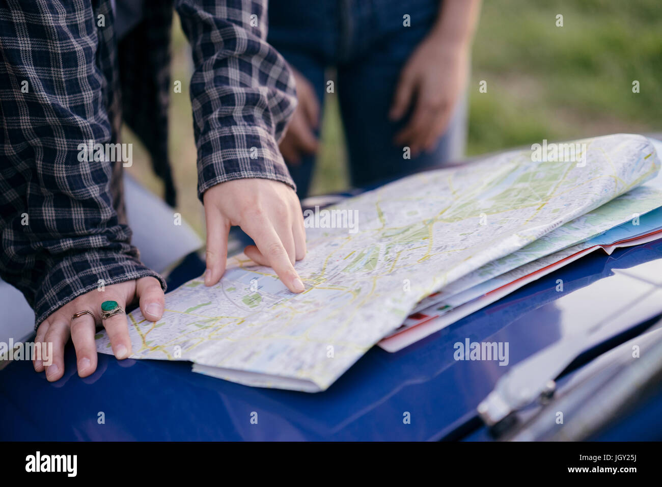 Reading road map hi-res stock photography and images - Alamy