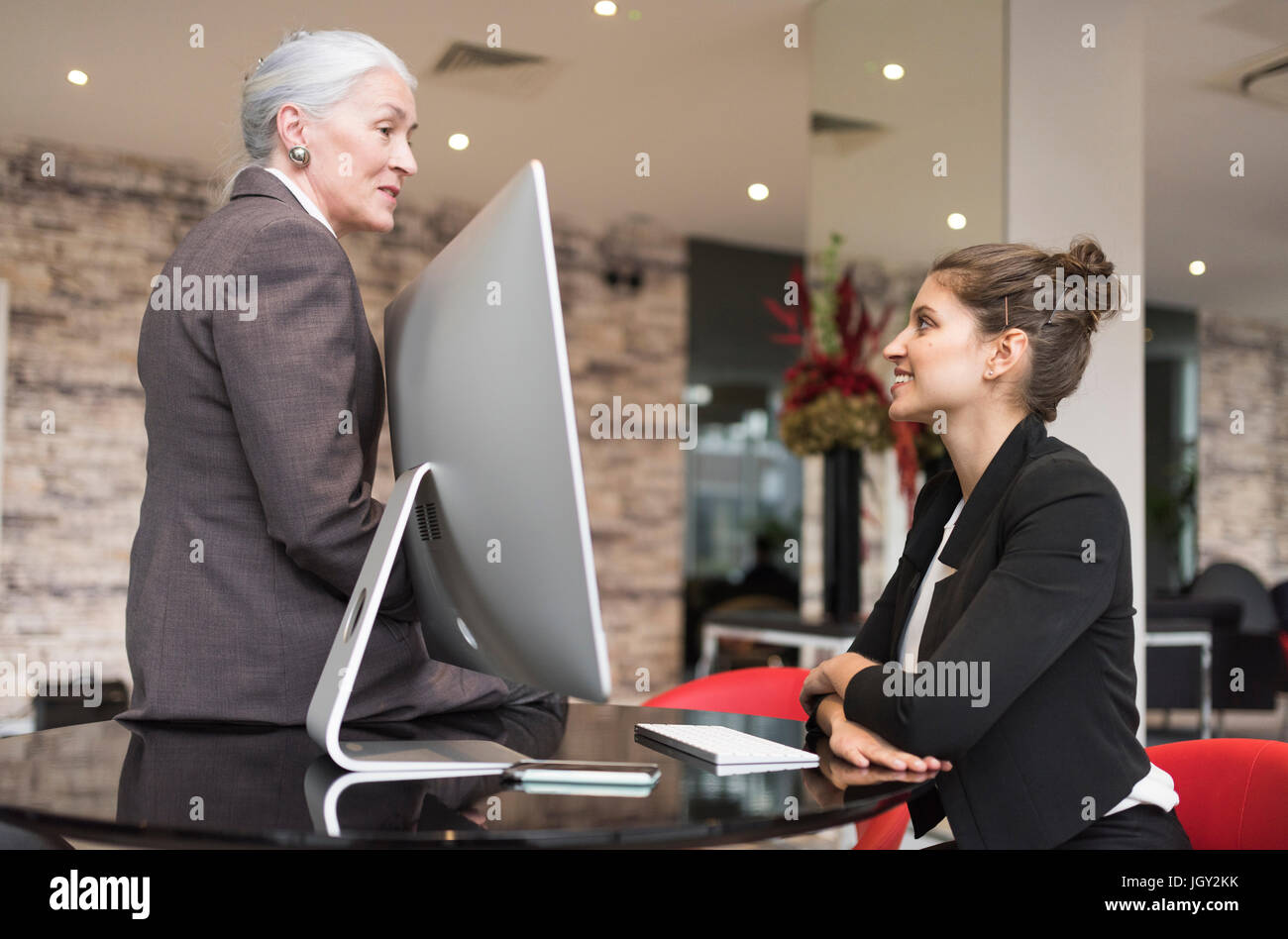 Mature colleague discussion hi-res stock photography and images - Alamy
