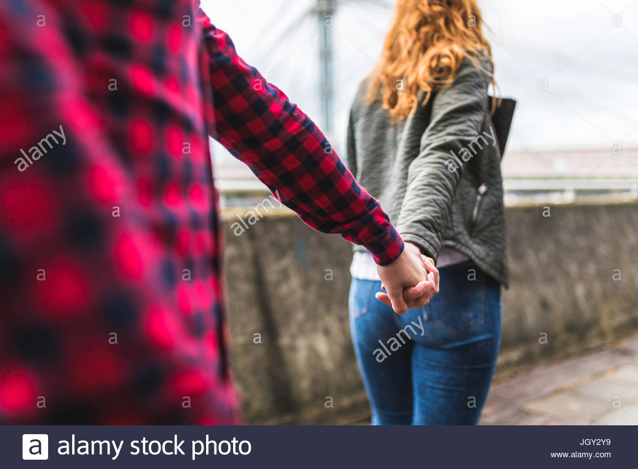 Couple Hand In Hand Stock Photos & Couple Hand In Hand Stock Images - Alamy