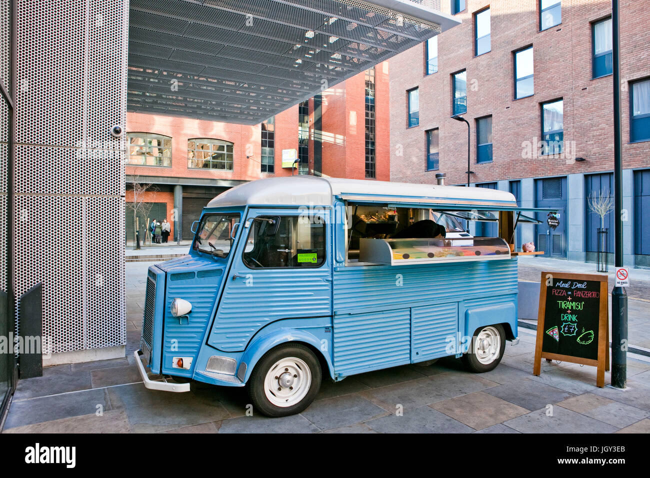 Pizza van hi-res stock photography and images - Alamy