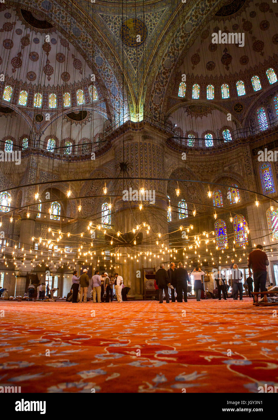Tourists inside blue mosque sultan hi-res stock photography and images ...