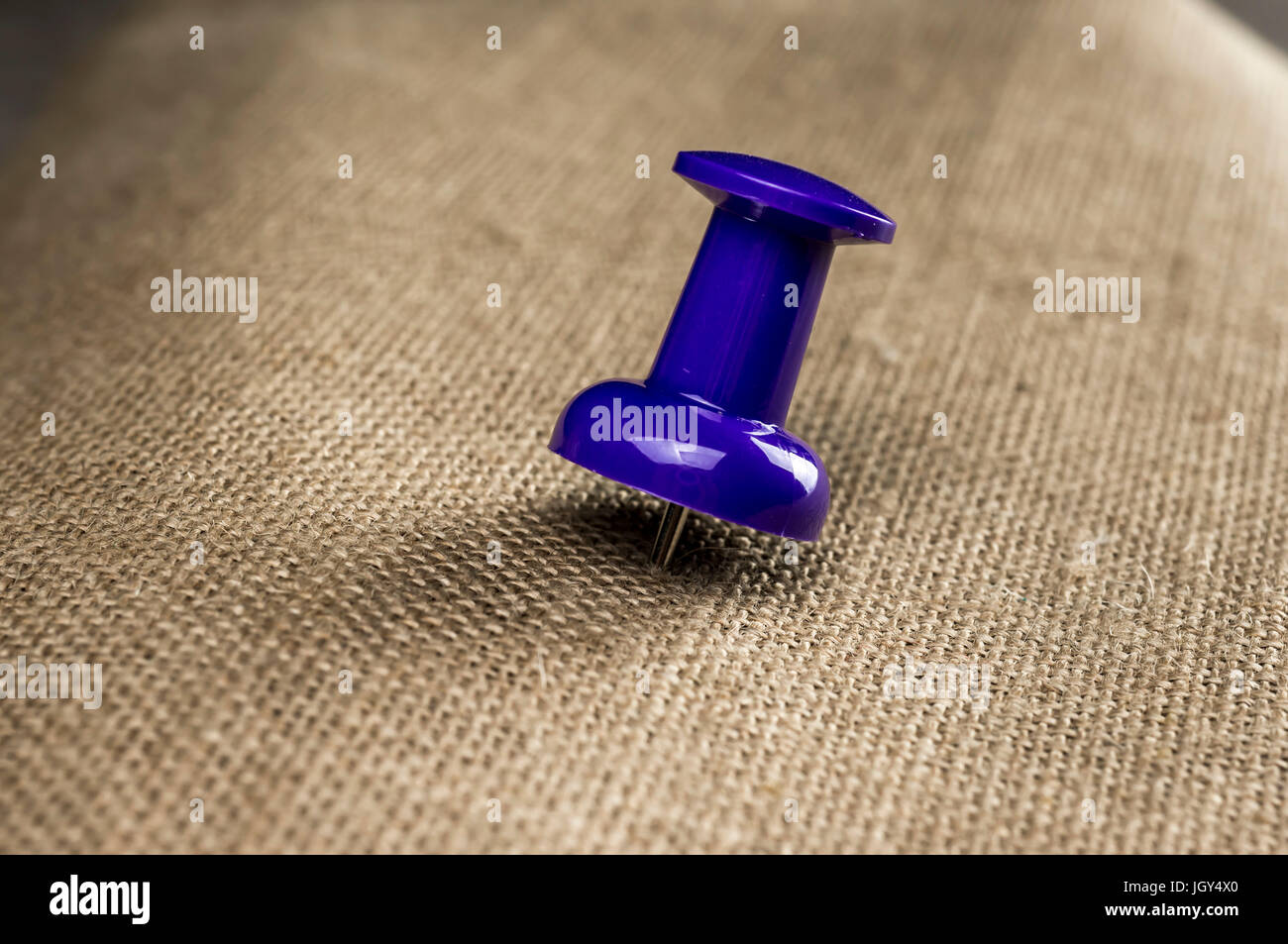 Purple drawing pin hi-res stock photography and images - Alamy