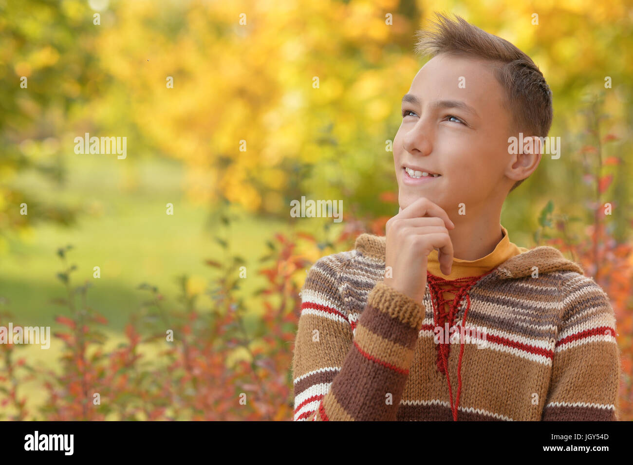 Child thinking pose hi-res stock photography and images - Alamy