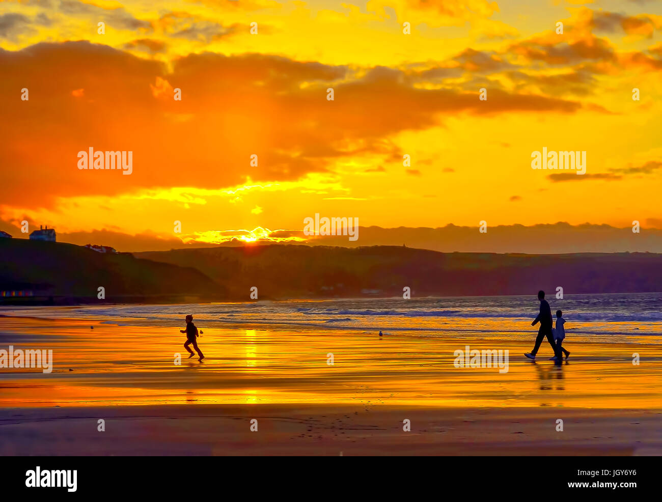 Golden whitby sunset hi-res stock photography and images - Alamy