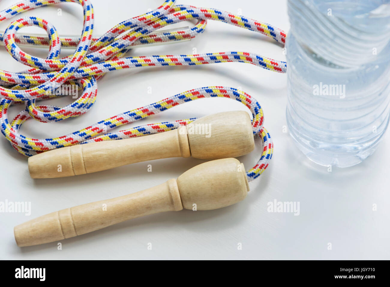 Healthy lifestyle - jump rope and a bottle of water Stock Photo - Alamy