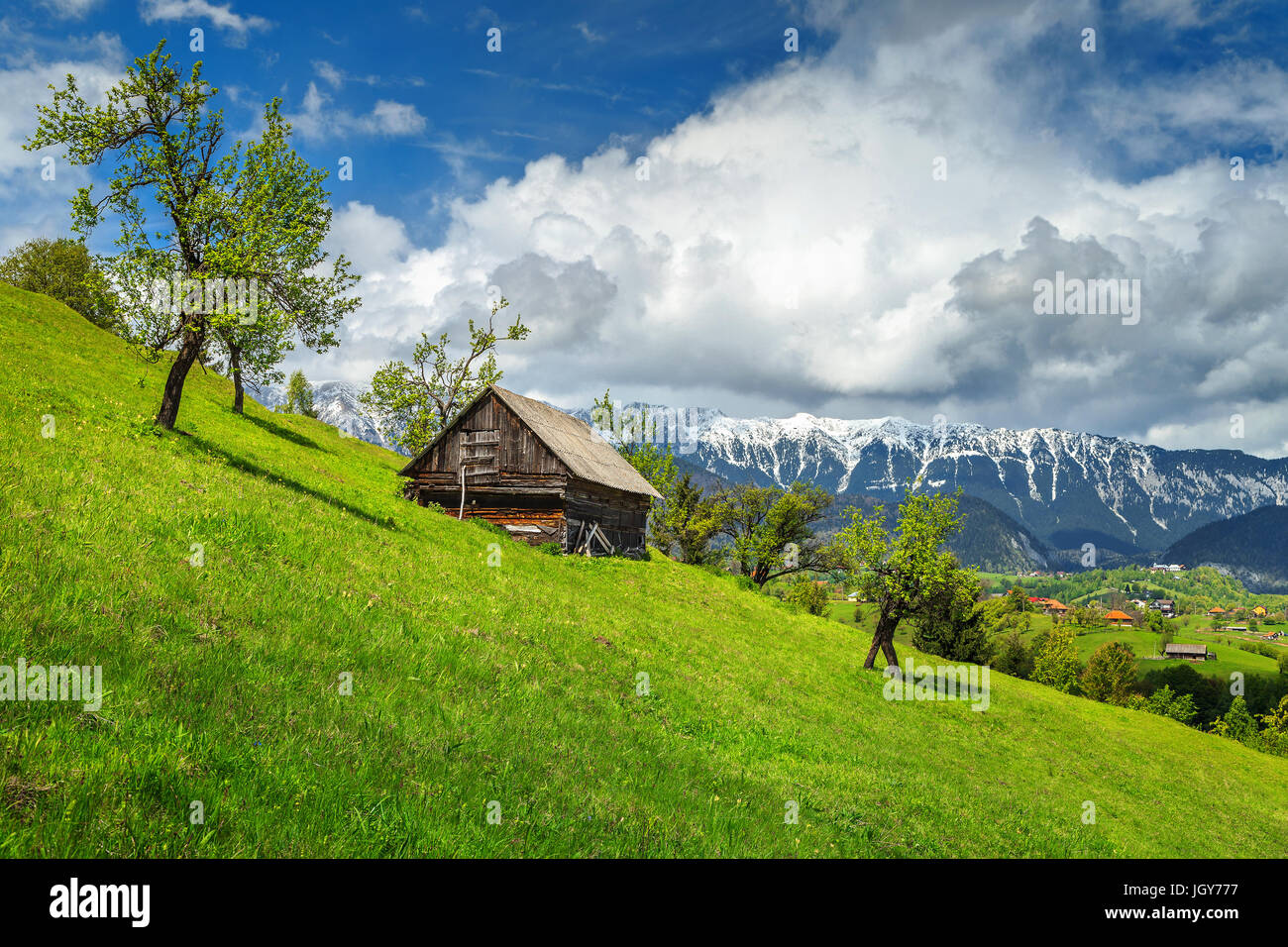 Farm house barn romania hi-res stock photography and images - Alamy