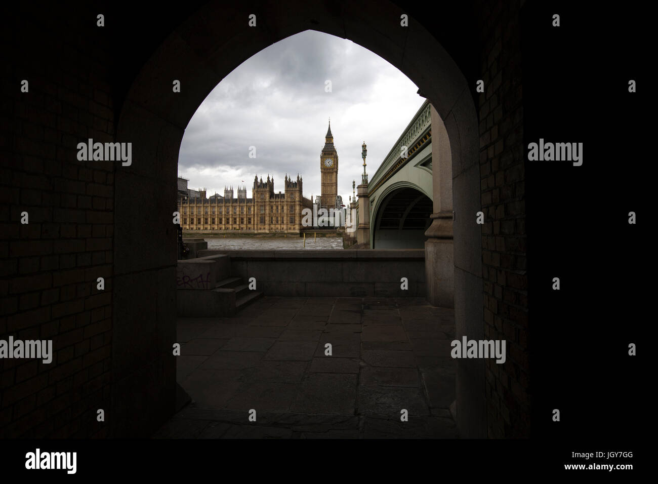 Storm clouds over Palace of Westminster, Houses of Parliament, Big Ben ...