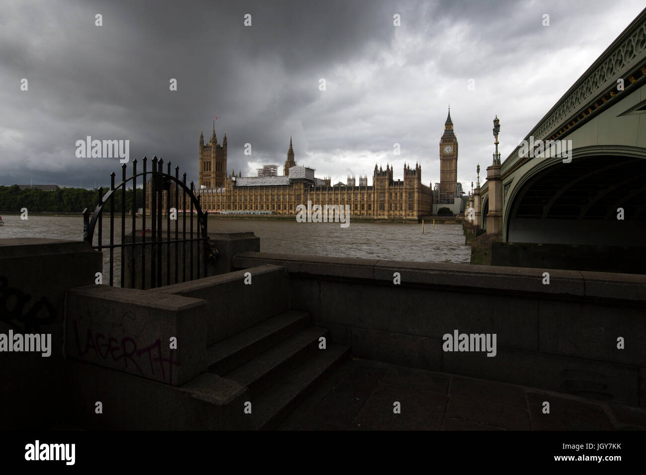 Storm clouds over Palace of Westminster, Houses of Parliament, Big Ben ...