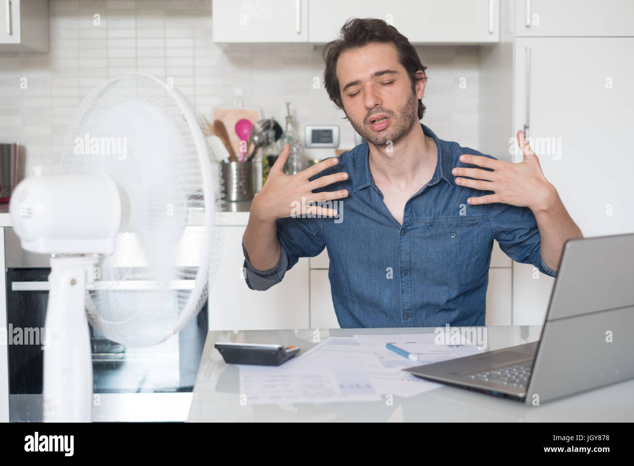 Sweaty worker hi-res stock photography and images - Alamy