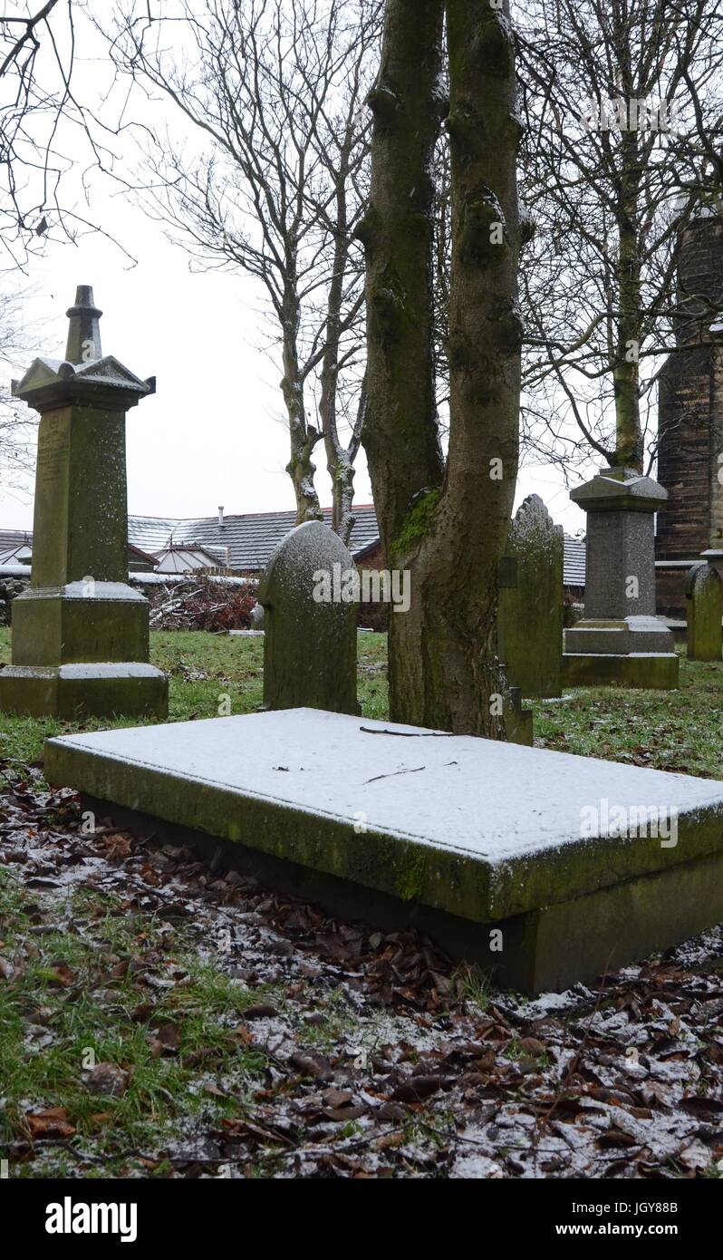 Snowy tombs hi-res stock photography and images - Alamy