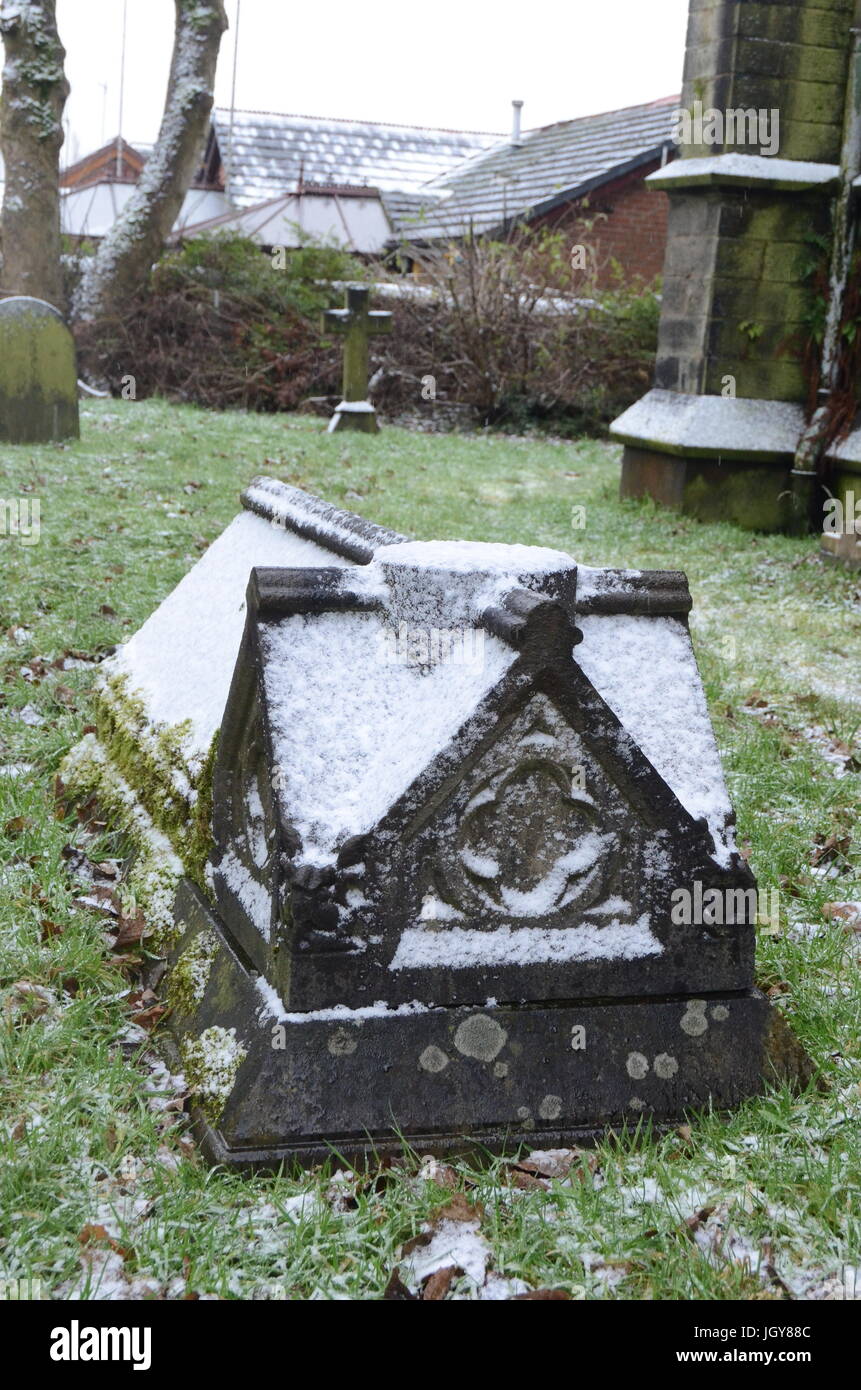Snowy tombs hi-res stock photography and images - Alamy