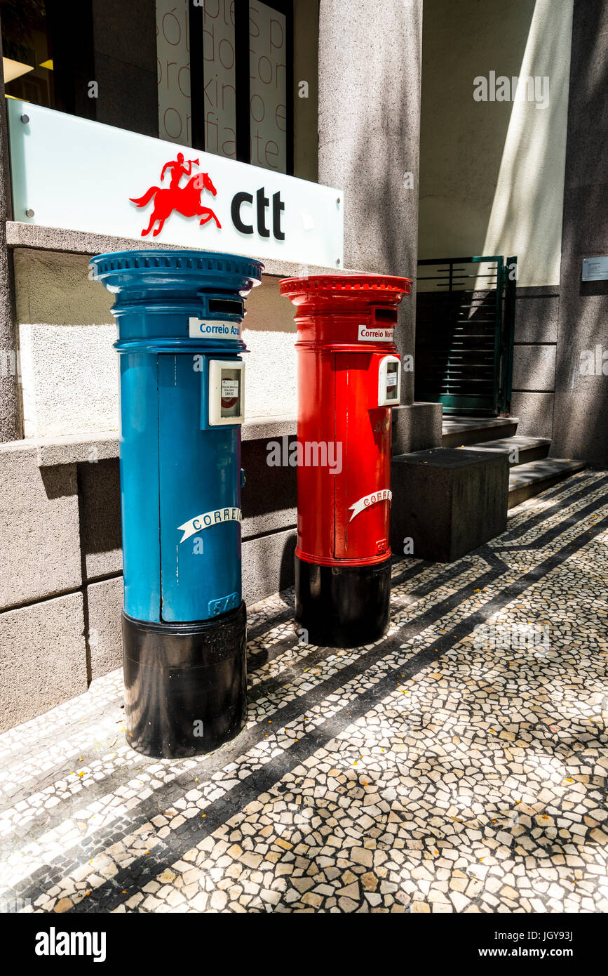 Red and blue postbox in funchal hi-res stock photography and images - Alamy