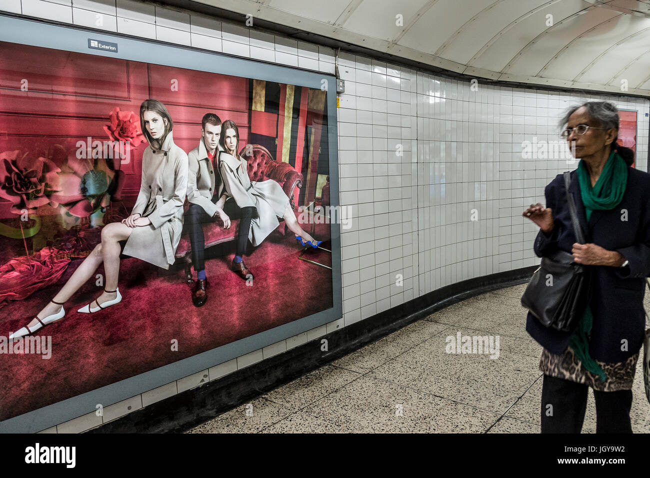 Underground stations hi-res stock photography and images - Alamy