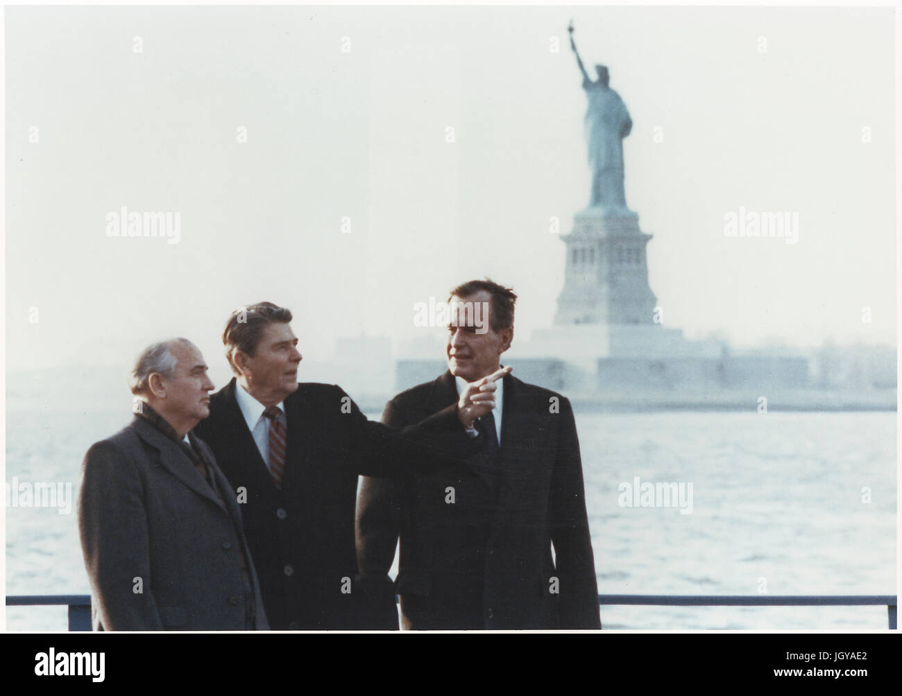 Gorbachev,Reagan and Bush at the Statue of Liberty Stock Photo - Alamy
