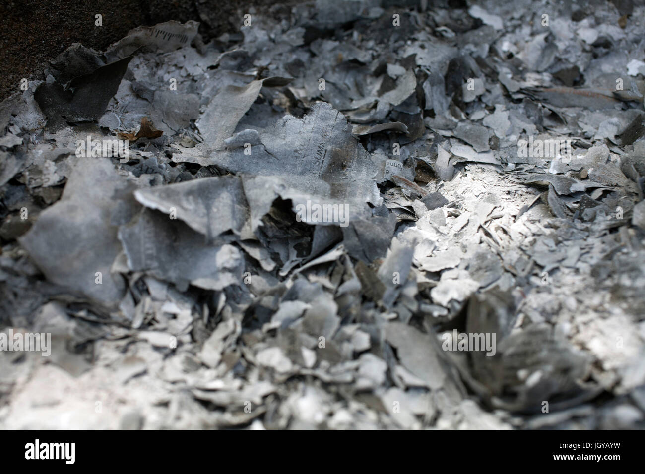 Pile papers and fire hi-res stock photography and images - Alamy