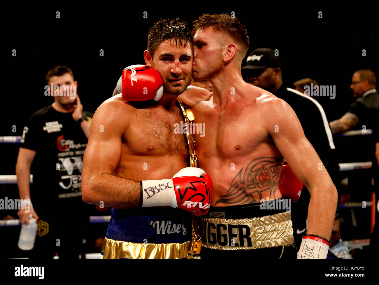 Frank Buglioni (left) after beating Ricky Summers (right Stock Photo ...