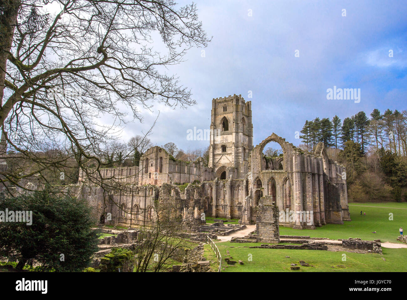 Fountains abbey hi-res stock photography and images - Alamy
