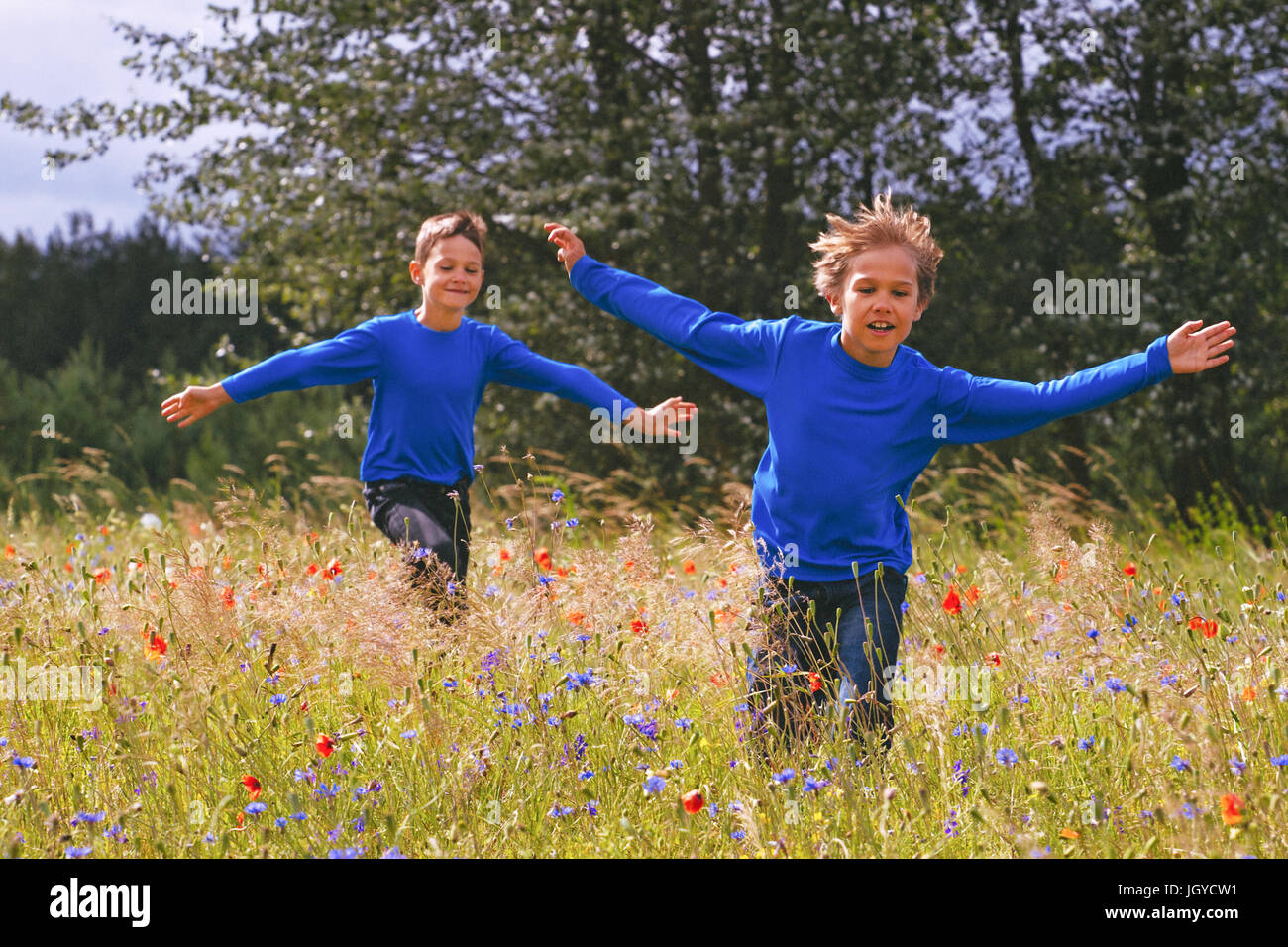 Happy children running on beautiful meadow field Stock Photo - Alamy