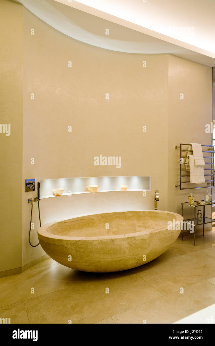 Bathtub hi-res stock photography and images - Alamy