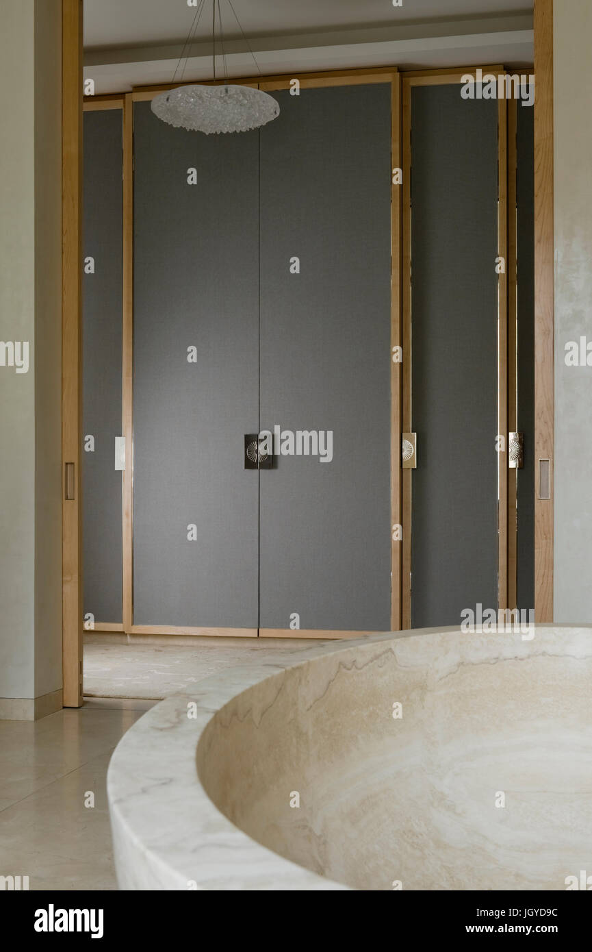 Closed door double doors hi-res stock photography and images - Alamy