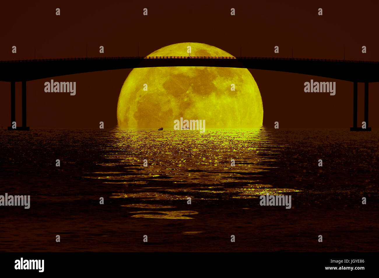 moon over night water Stock Photo - Alamy