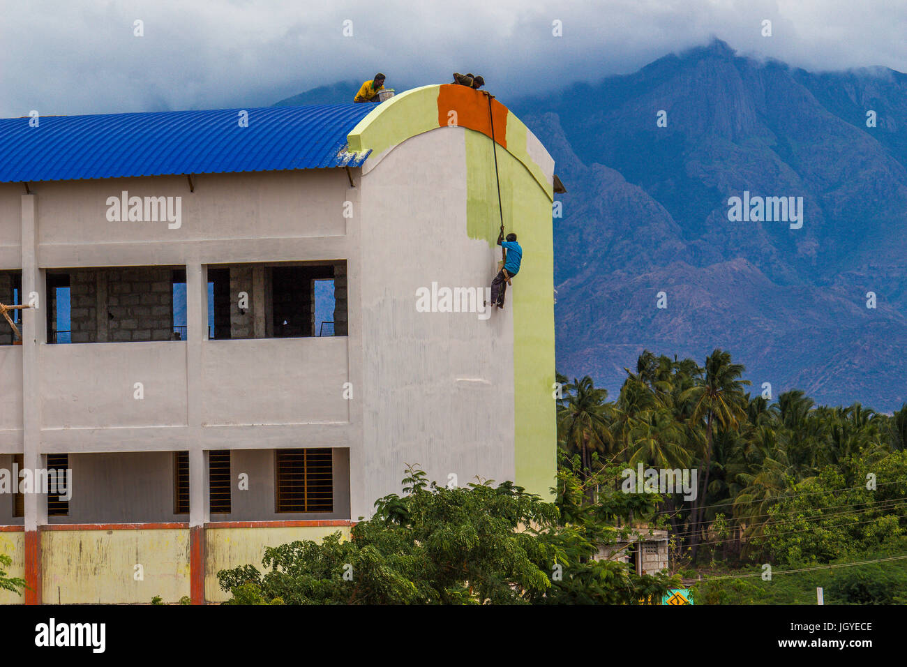 Man painting on the wall by risking his life Stock Photo - Alamy