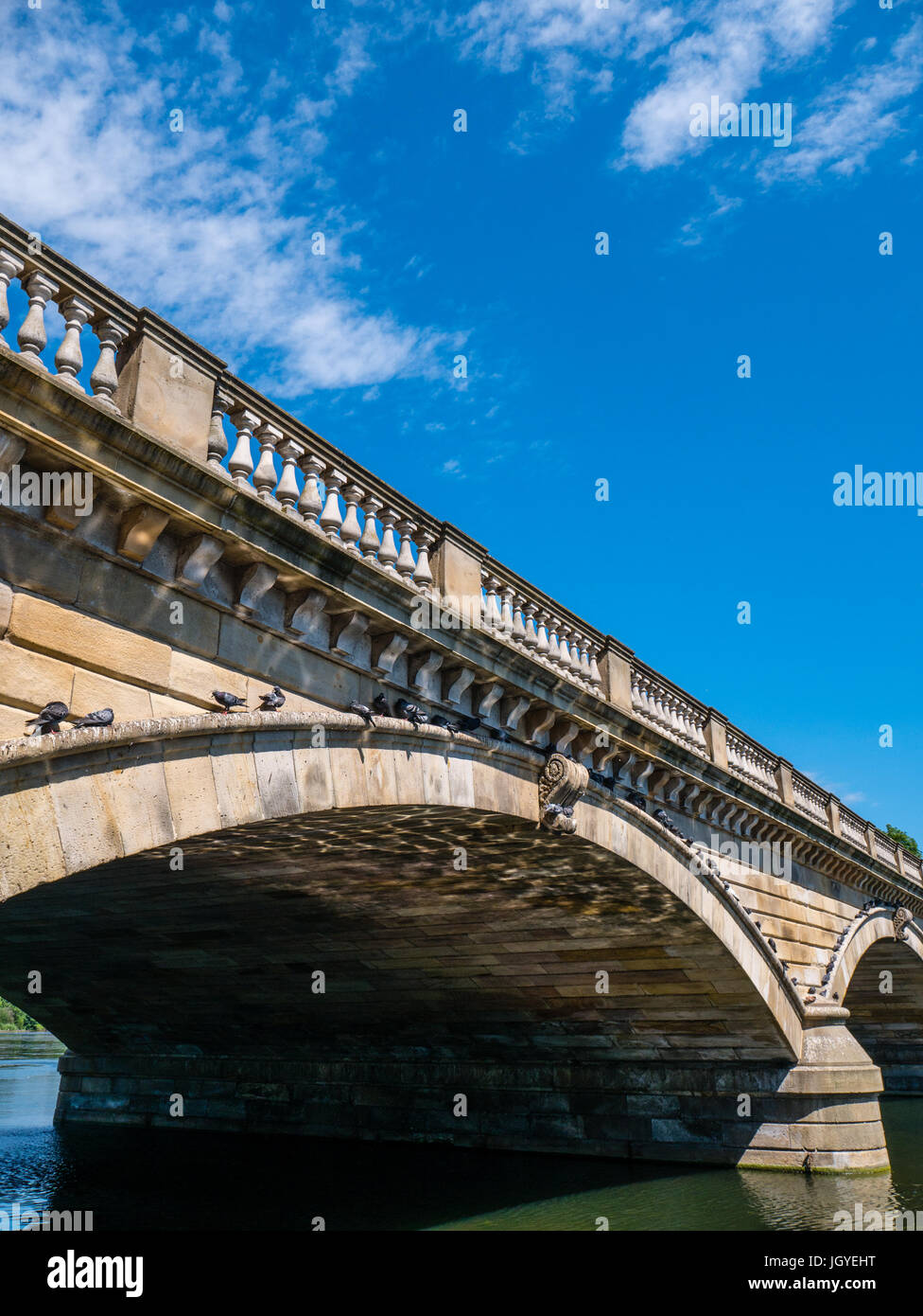 Serpentine Bridge, Hyde Park, London, England Stock Photo - Alamy