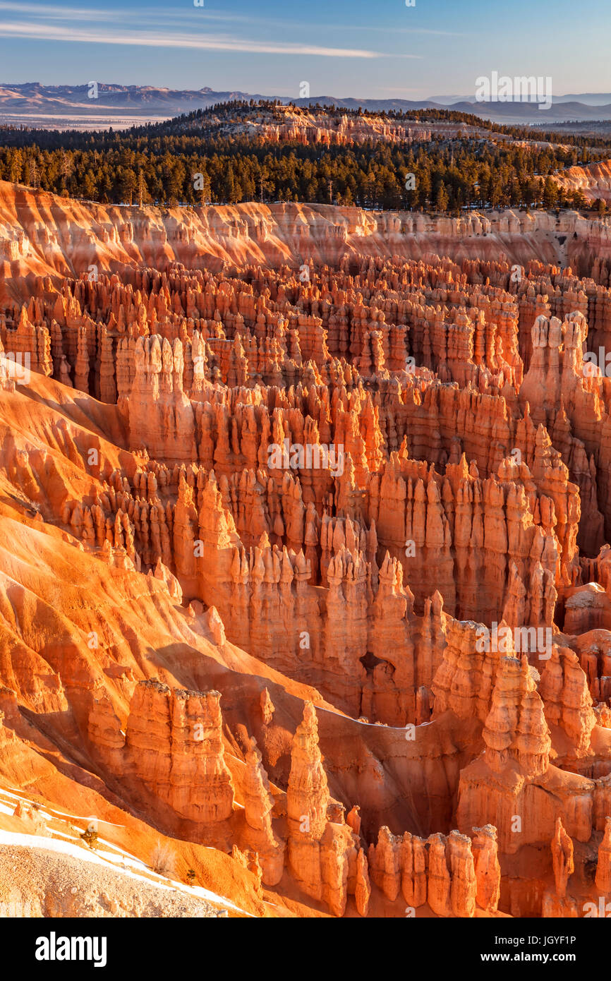 Hoodoos and mesa from Inspiration Point, Bryce Canyon National Park ...