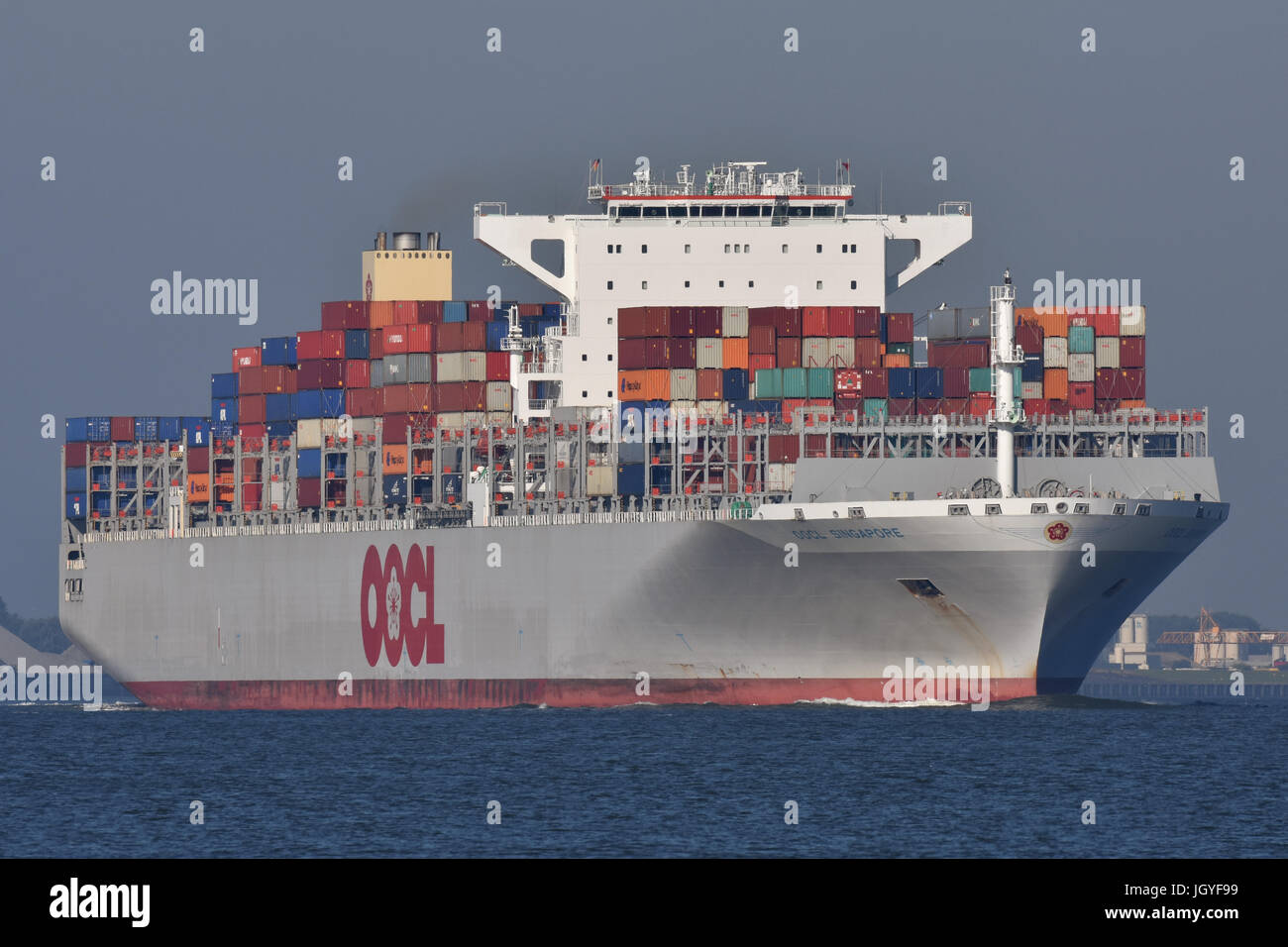 Oocl vessel hi-res stock photography and images - Alamy