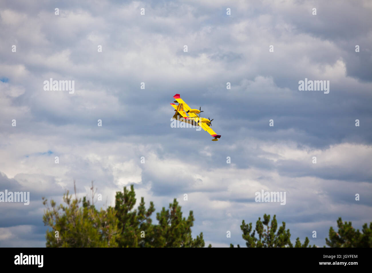 Firefighting plane hi-res stock photography and images - Alamy