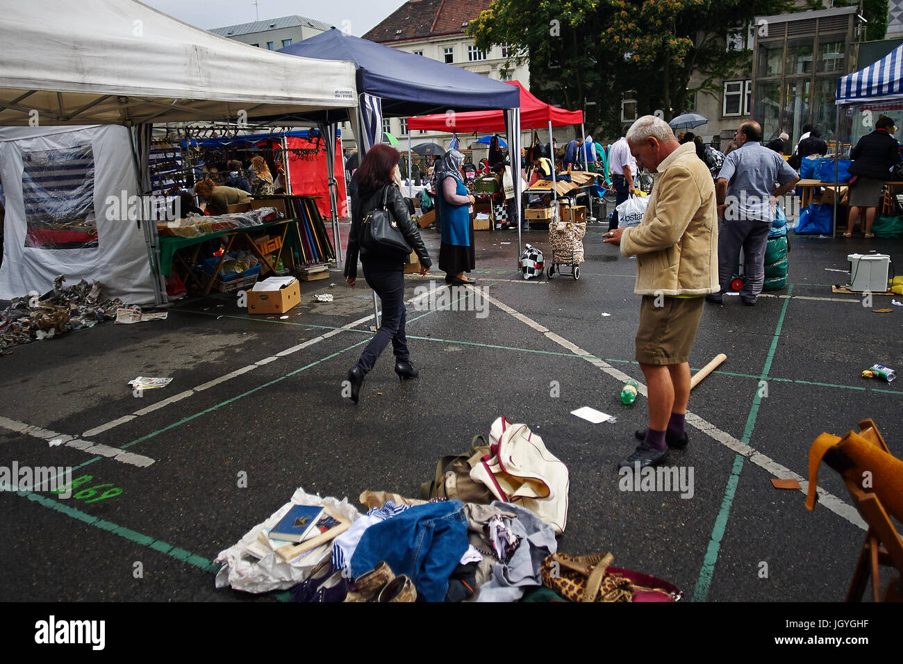 Flea market naschmarkt vienna hi-res stock photography and images - Alamy