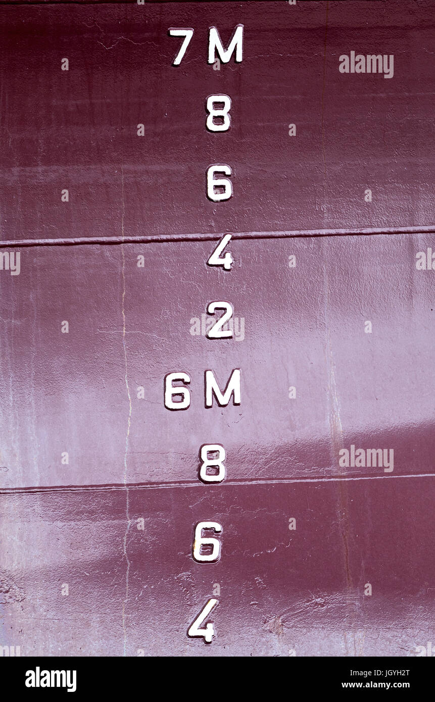 Shipping scale hi-res stock photography and images - Alamy