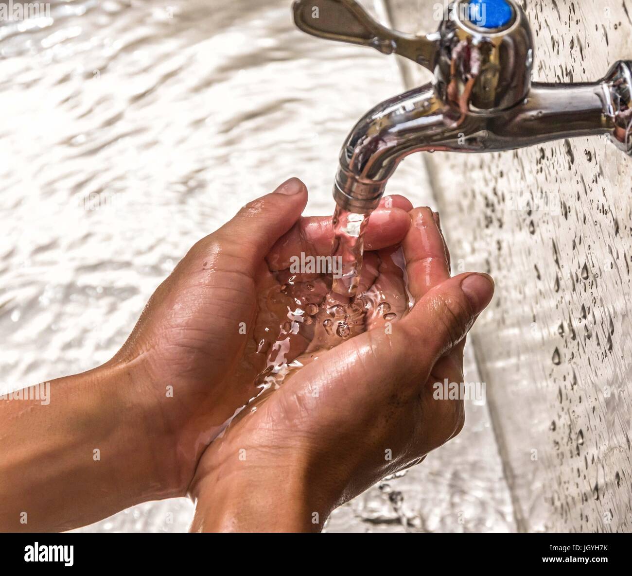Hand washing basin hi-res stock photography and images - Alamy