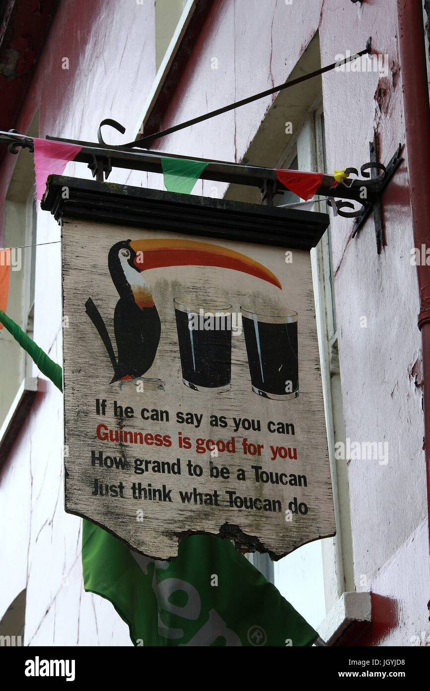 Old guinness sign hi-res stock photography and images - Alamy