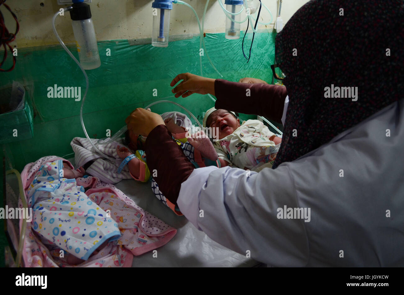 Pakistani mothers with their new born infants at local hospital on the ...