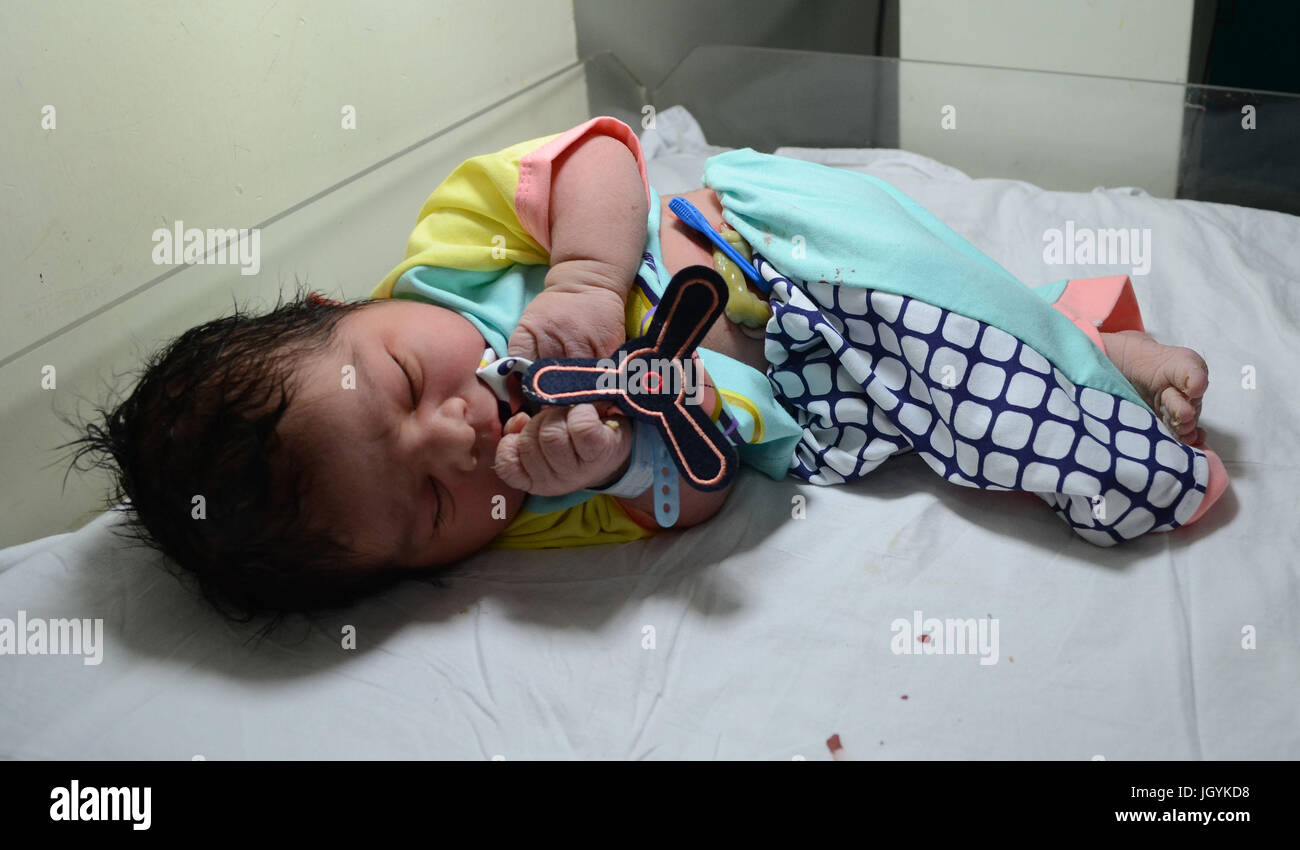 Pakistani mothers with their new born infants at local hospital on the ...
