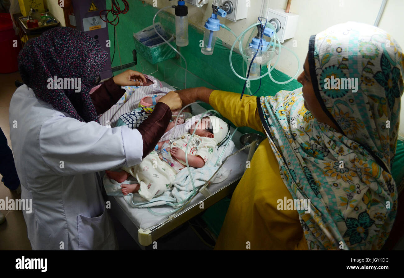 Pakistani mothers with their new born infants at local hospital on the ...