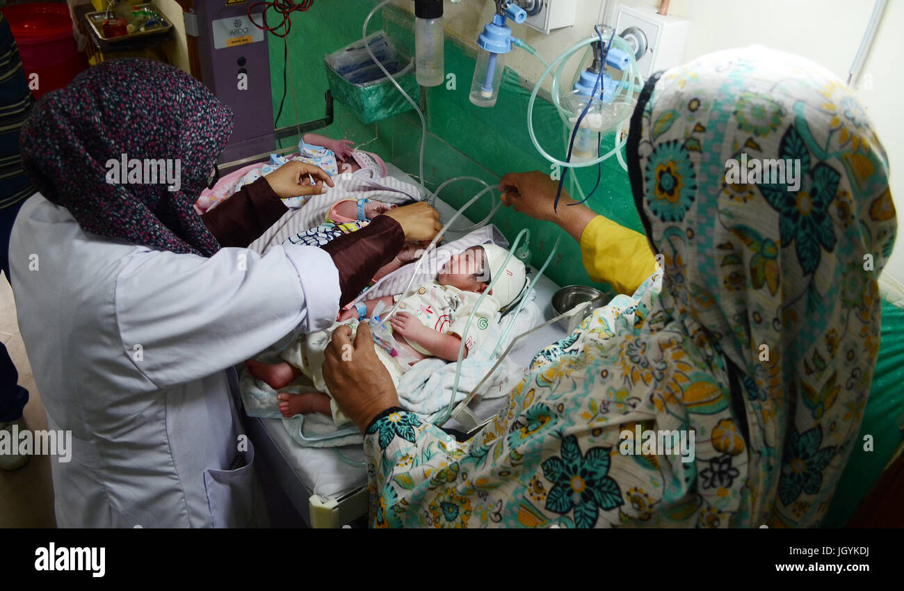 Pakistani mothers with their new born infants at local hospital on the ...
