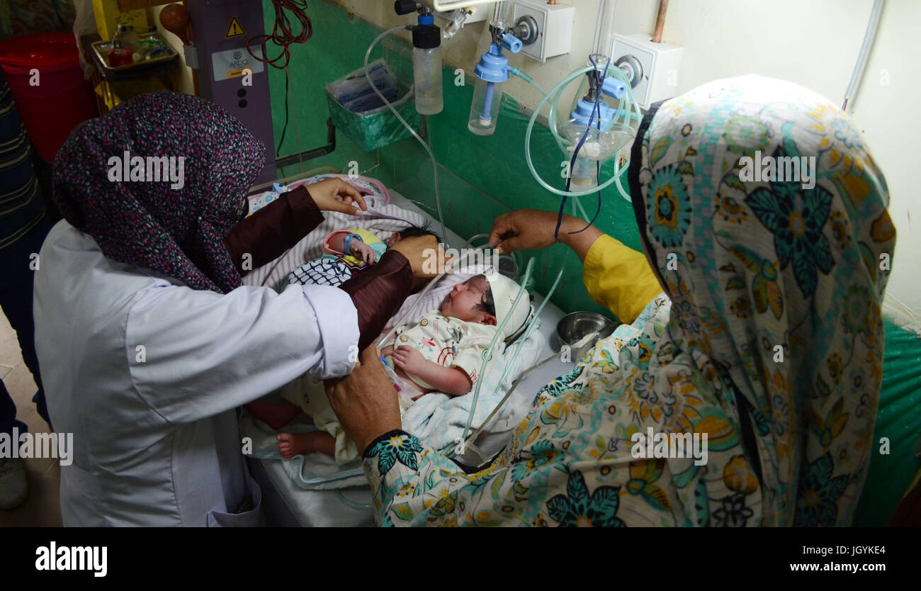 Pakistani mothers with their new born infants at local hospital on the ...