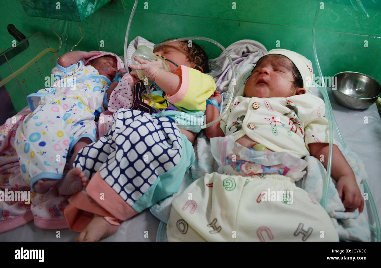 Pakistani mothers with their new born infants at local hospital on the ...