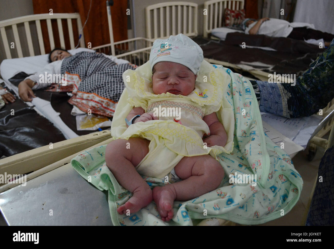 Pakistani mothers with their new born infants at local hospital on the ...