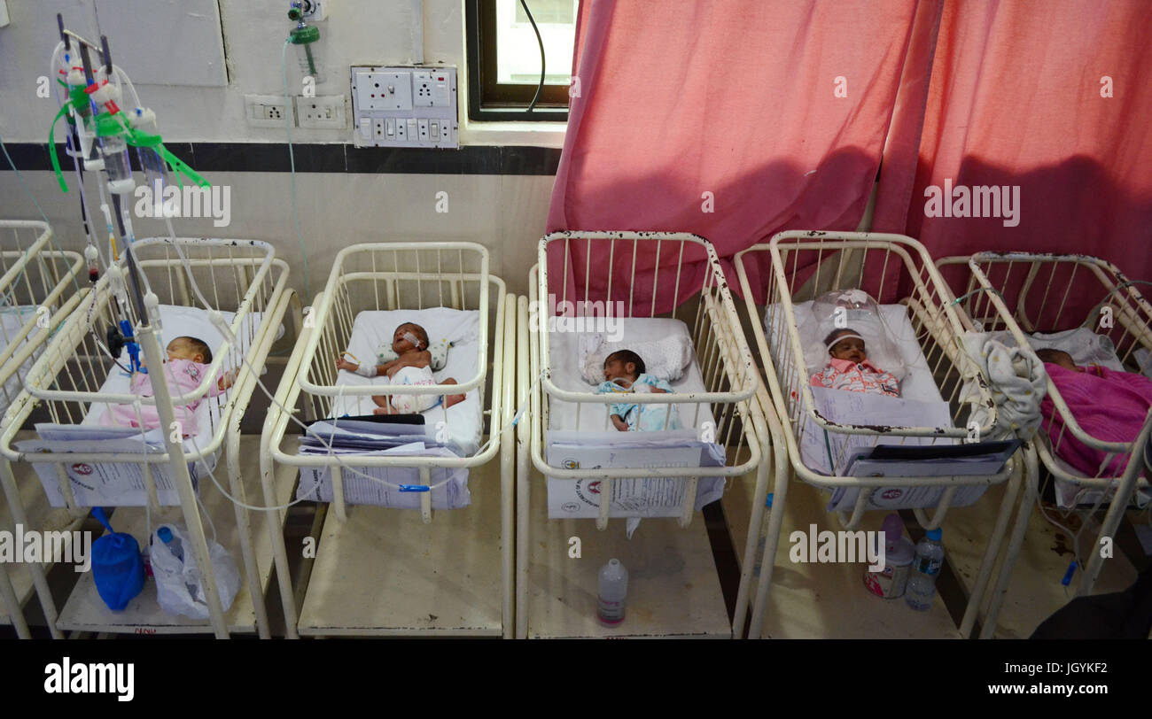 Pakistani mothers with their new born infants at local hospital on the ...