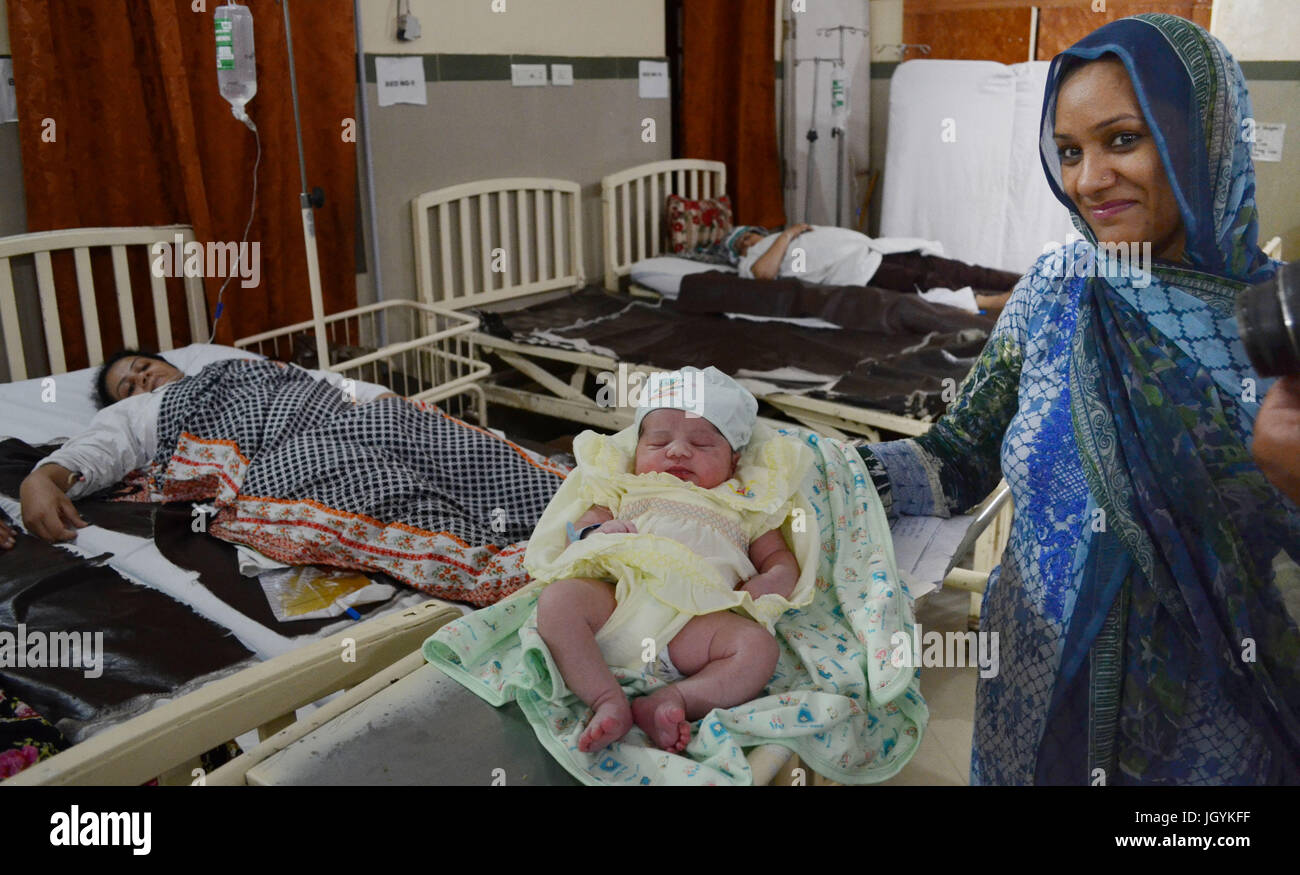 Pakistani mothers with their new born infants at local hospital on the ...